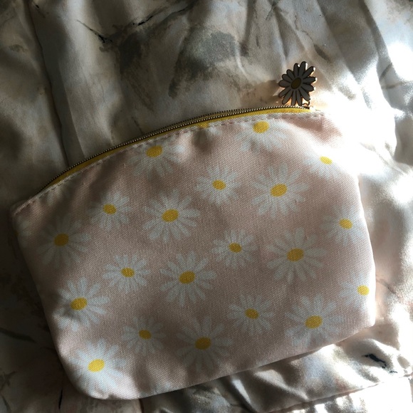 Bags | Daisy Makeup Bag | Poshmark